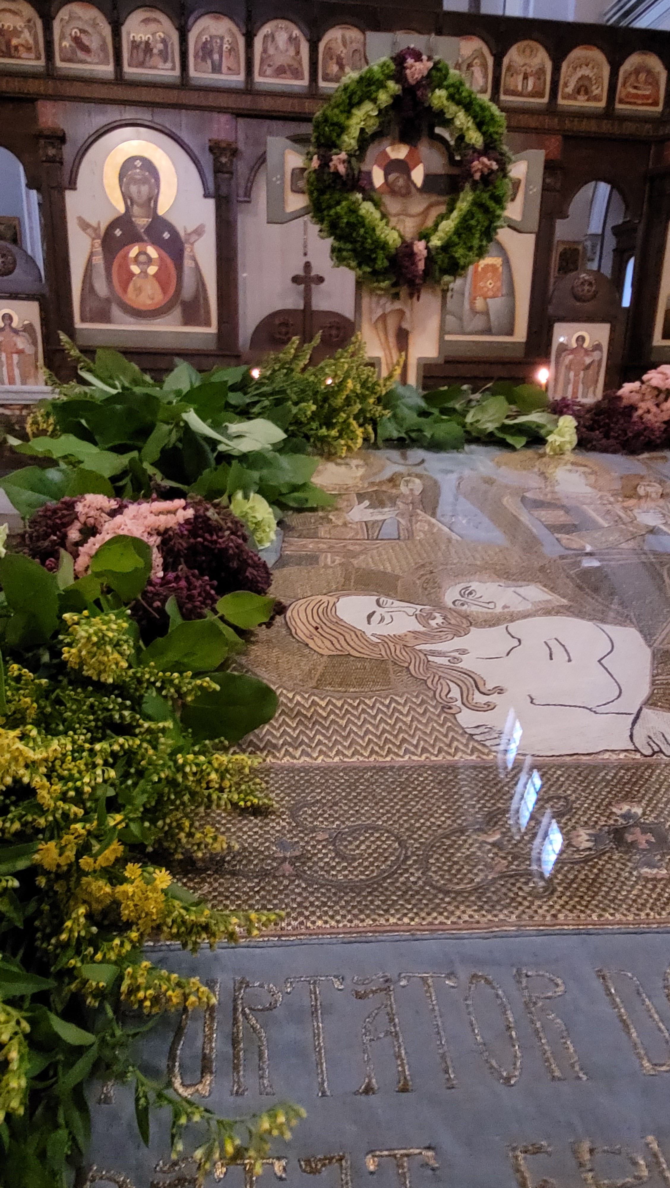 Vinerea Mare: scoaterea și închinarea la Sf. Epitaf / Karfreitag ...